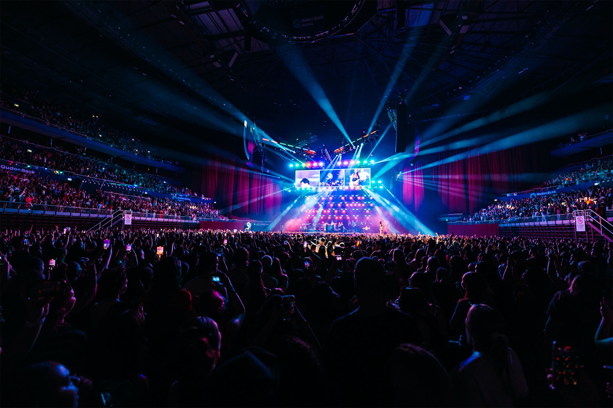 Wisycom Provides Unbeatable Global RF Coverage For Jonas Brothers ...